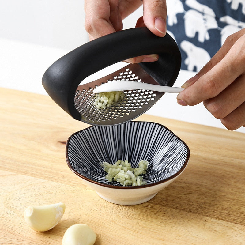 Rocking Garlic Crusher – Little Home Hacks